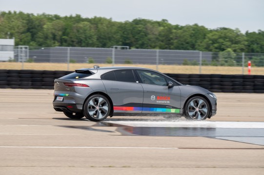 Algorithms in action: Bosch Vehicle Motion Management revolutionizes ...