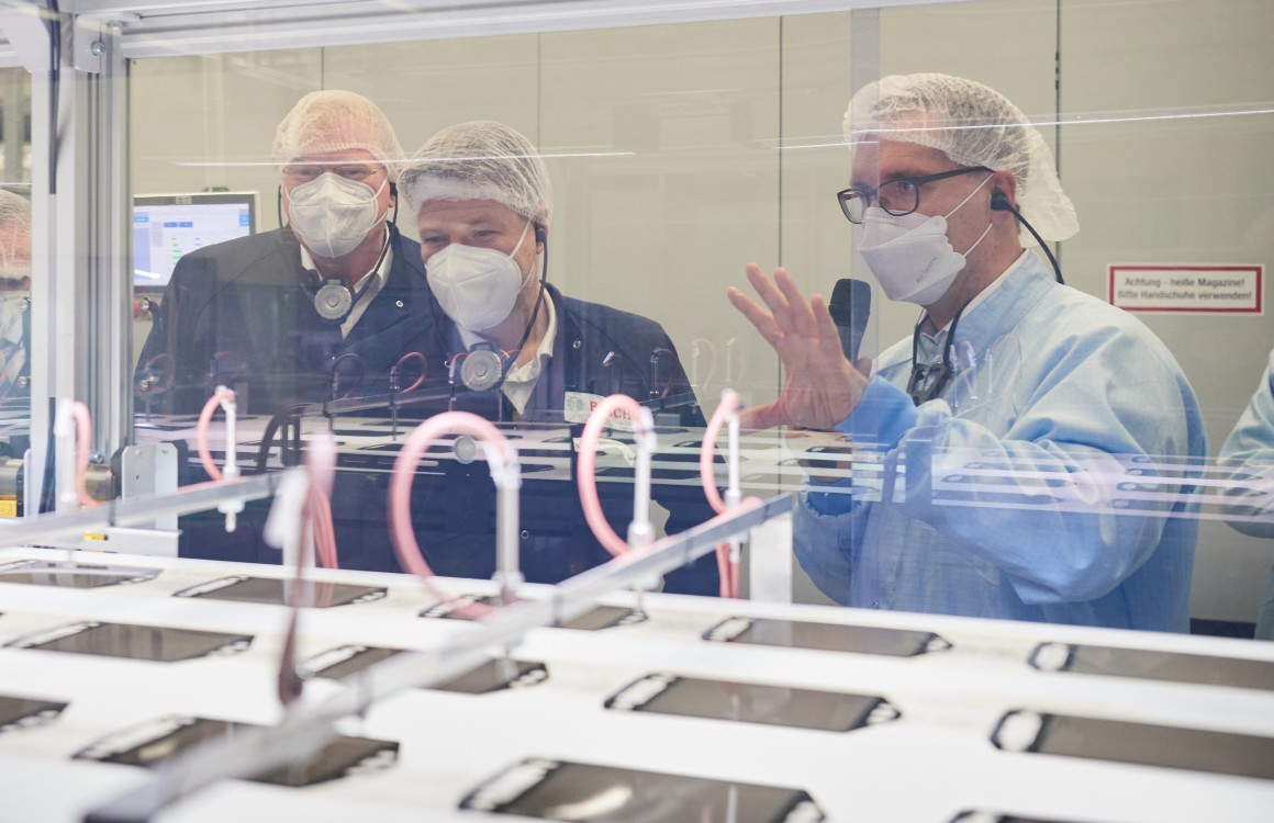 Bundeswirtschaftsminister Habeck besucht Bosch-Werk in Bamberg - Bosch ...