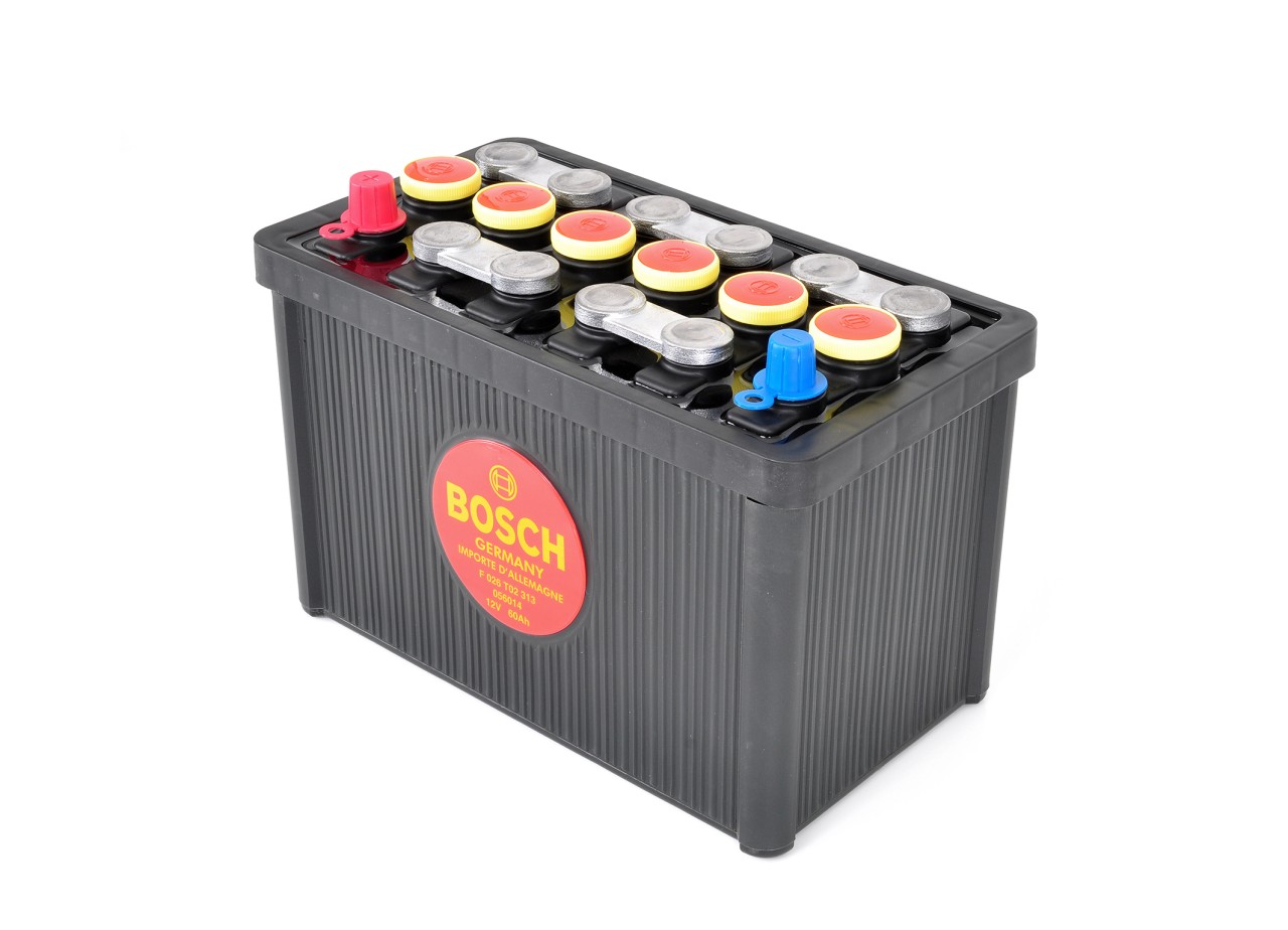 Die schwarze Klassik-Batterie von Bosch entspricht äußerlich exakt dem ...