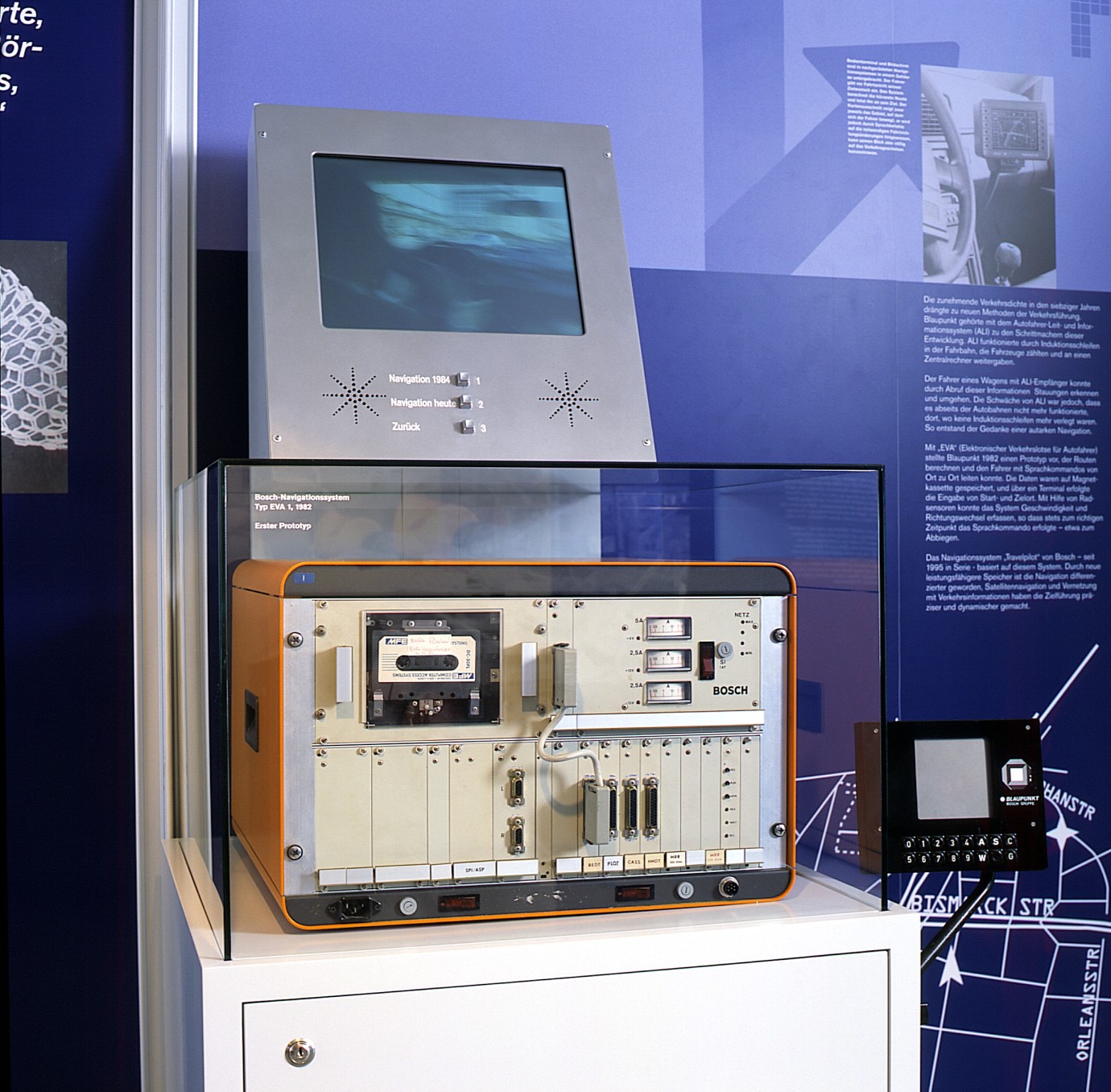 Bosch navigation system "EVA" from 1984 in the historical exibition of ...