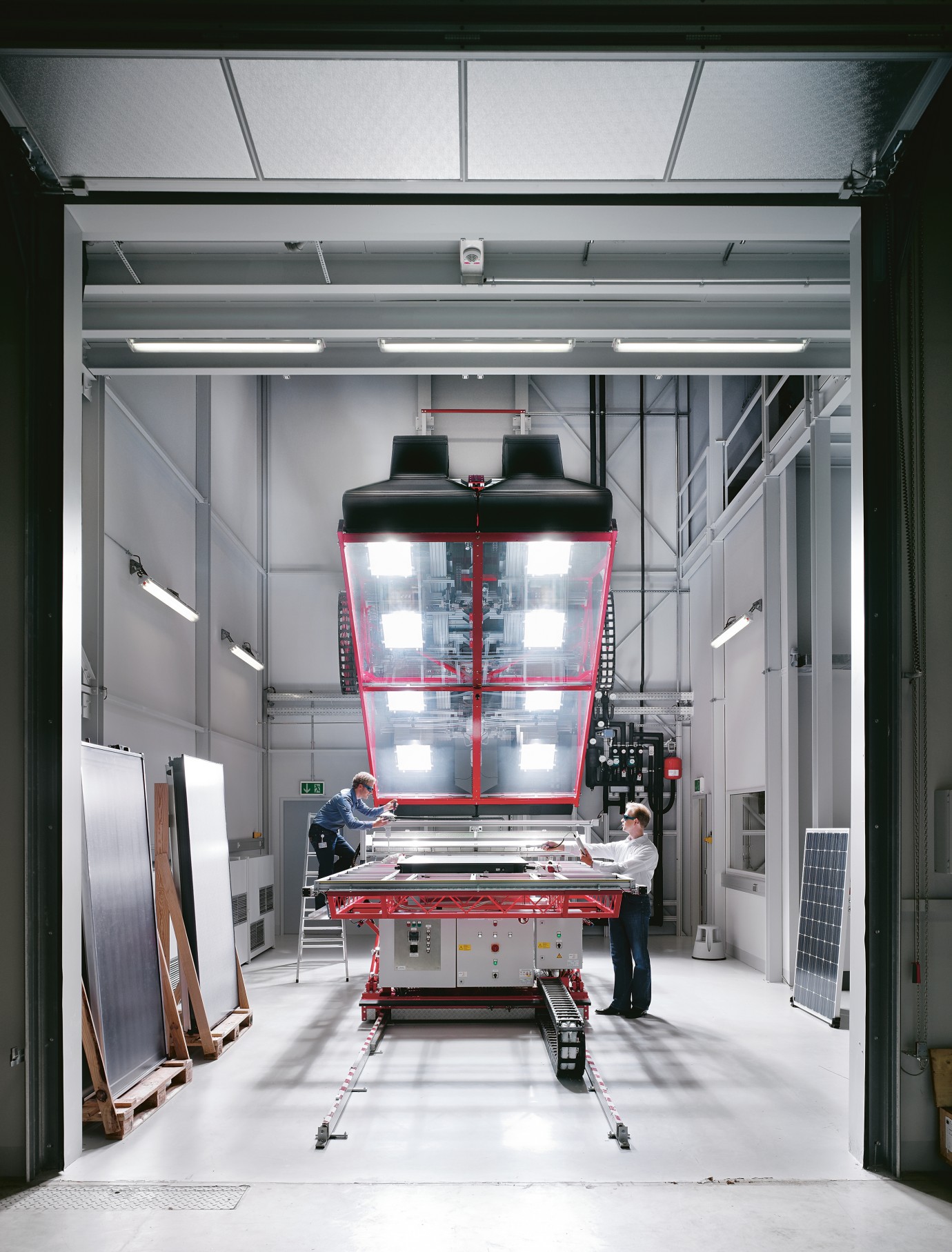 Bosch sun simulator in Schwieberdingen: stress test of photovoltaic ...