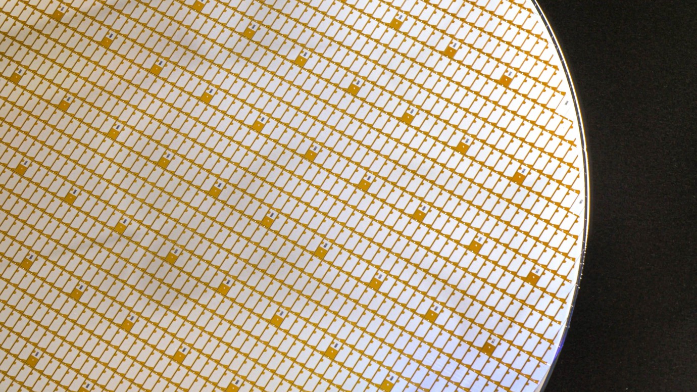 Erste Wafer durchlaufen vollautomatisiert die Fertigung in der Bosch ...