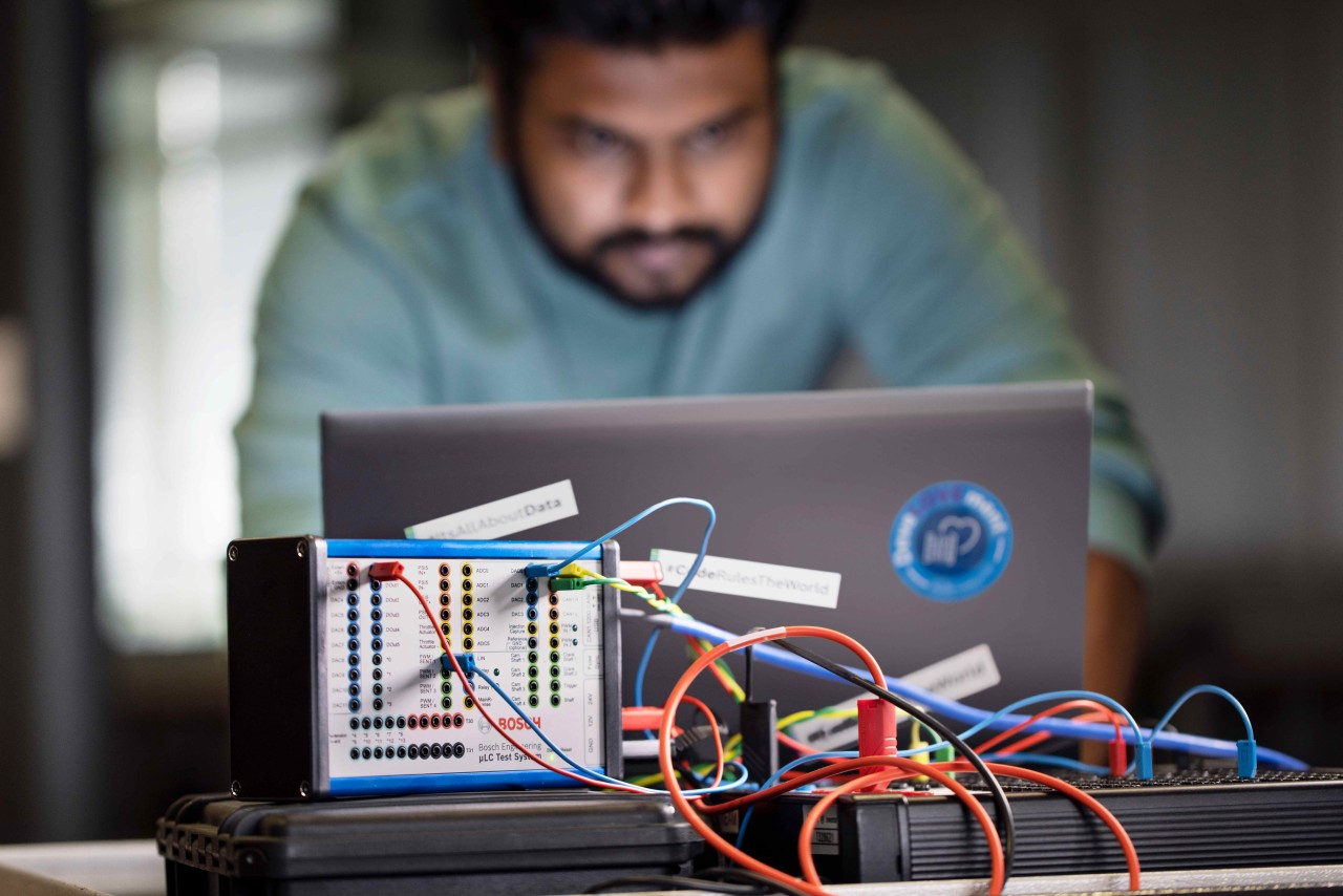 Bosch aims a leading position in vehicle operating systems - Bosch ...