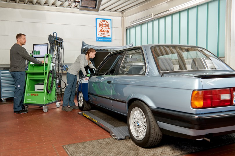 Wartung und Reparatur von Young- und Oldtimern in über 90 spezialisierten Bosch Classic Services ...
