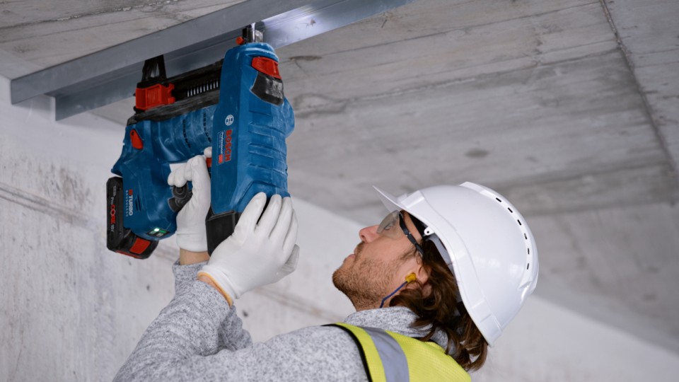 Neu im „Professional 18V System“: Erster Akku-Betonnagler von Bosch für Profis - Bosch Media Service