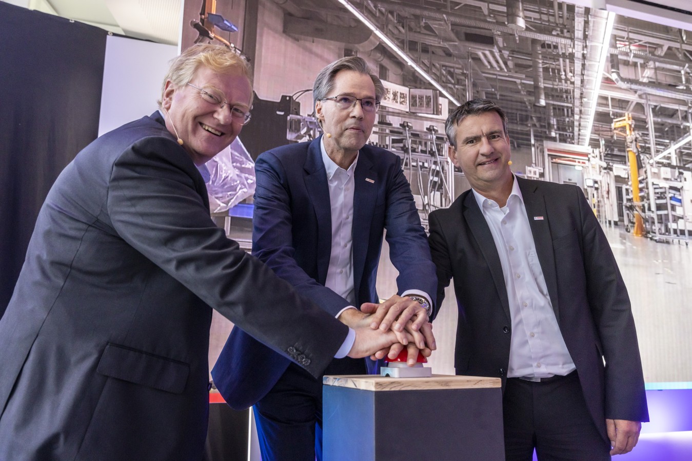 Into the hydrogen age: Bosch starts volume production of its fuel-cell ...