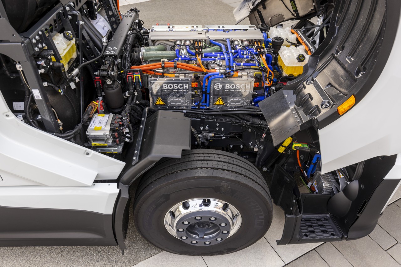 IVECO Heavy Duty FCEV – wasserstoffbetriebener Lkw für Europa - Bosch ...