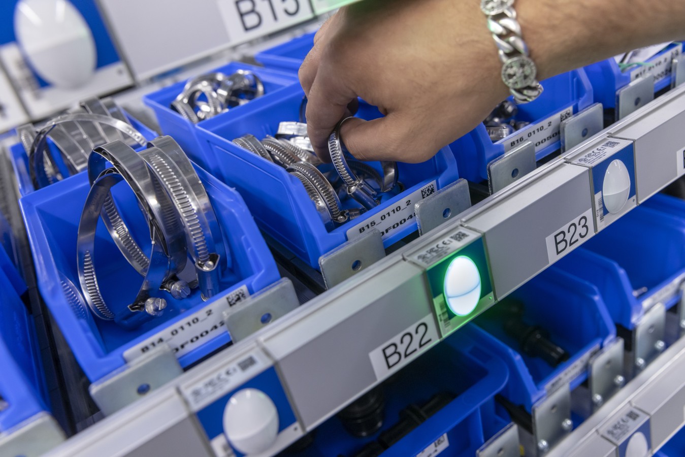 1,200 meters of welds make each fuel-cell stack hydrogen-tight - Bosch ...