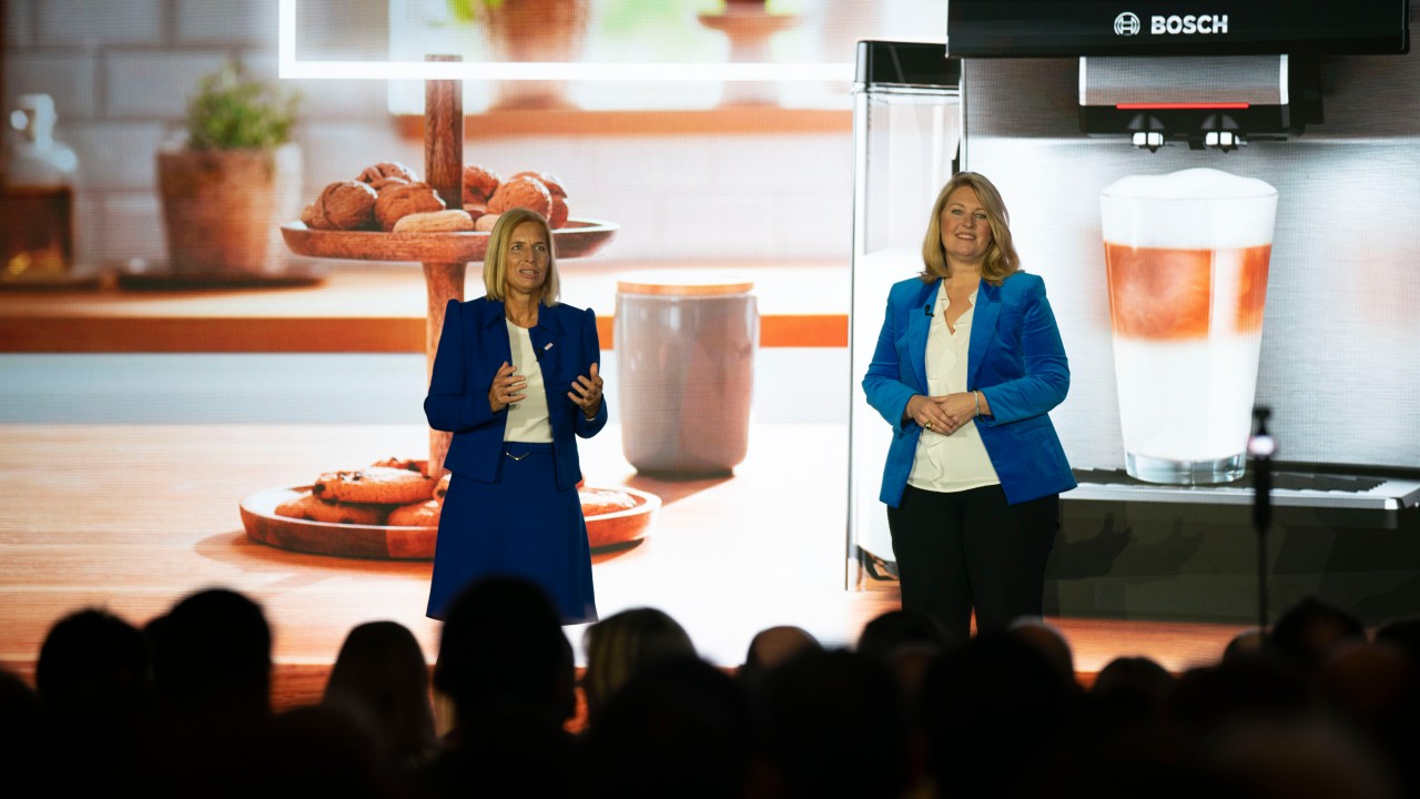 from left: Tanja Rückert (member of the Bosch board of management) and ...