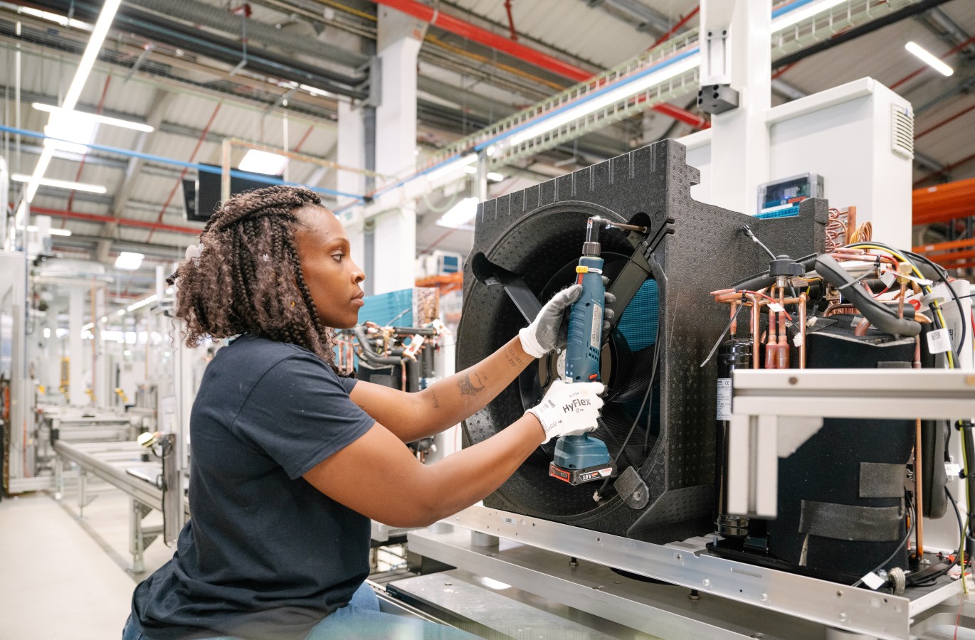 The 2023 business year: Bosch increases sales and result despite ...