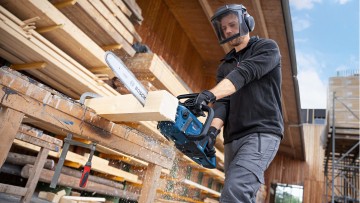 New to the Professional 18V System: Powerful cordless chainsaw from ...