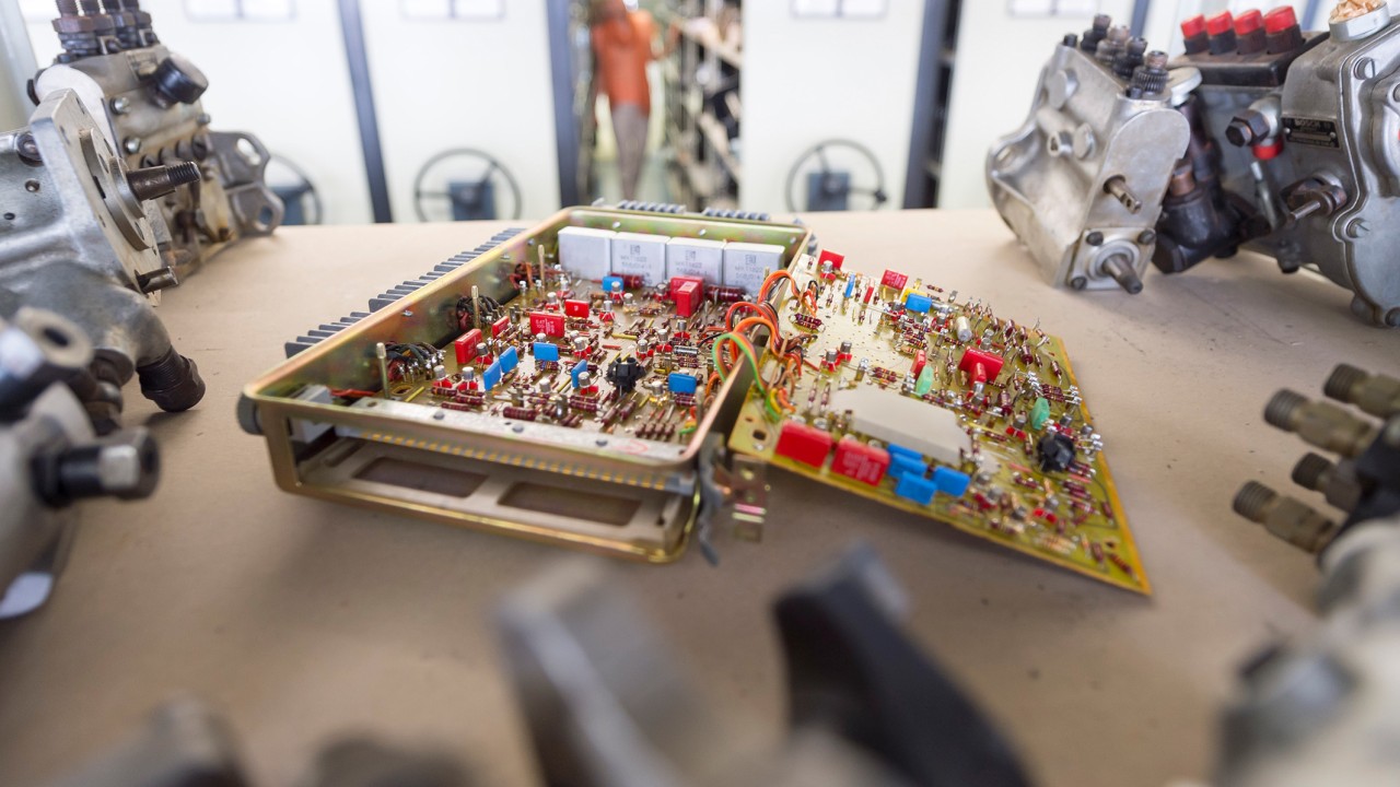 Fifty years ago: Bosch makes gasoline injection electronic - Bosch ...