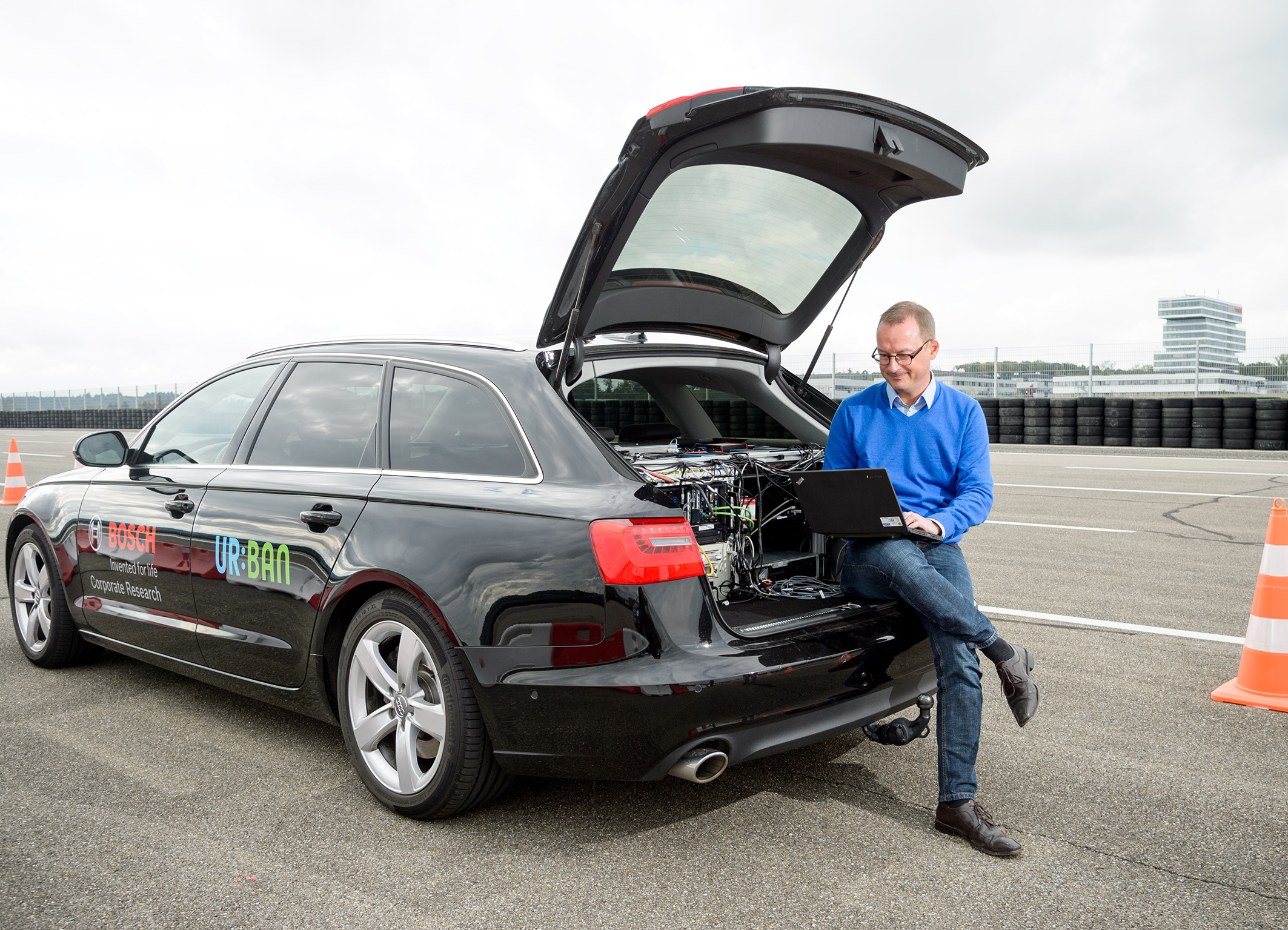 New Bosch pedestrian protection system helps drivers brake and take ...